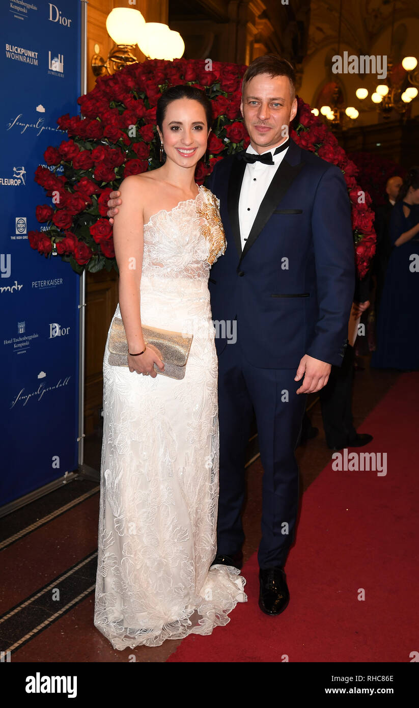 Dresden, Germany. 01st Feb, 2019. The actors Stephanie Stumph and Tom ...