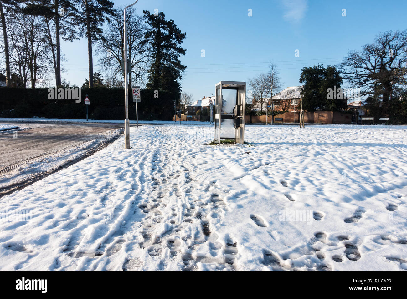 Reading, UK. 2nd Feb 2019. UK Weather: The morning has started cold ...