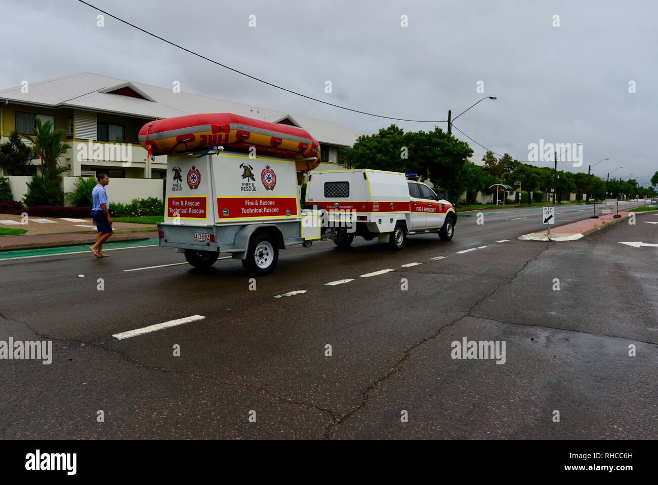 Australia queensland flood rescue hi-res stock photography and images ...