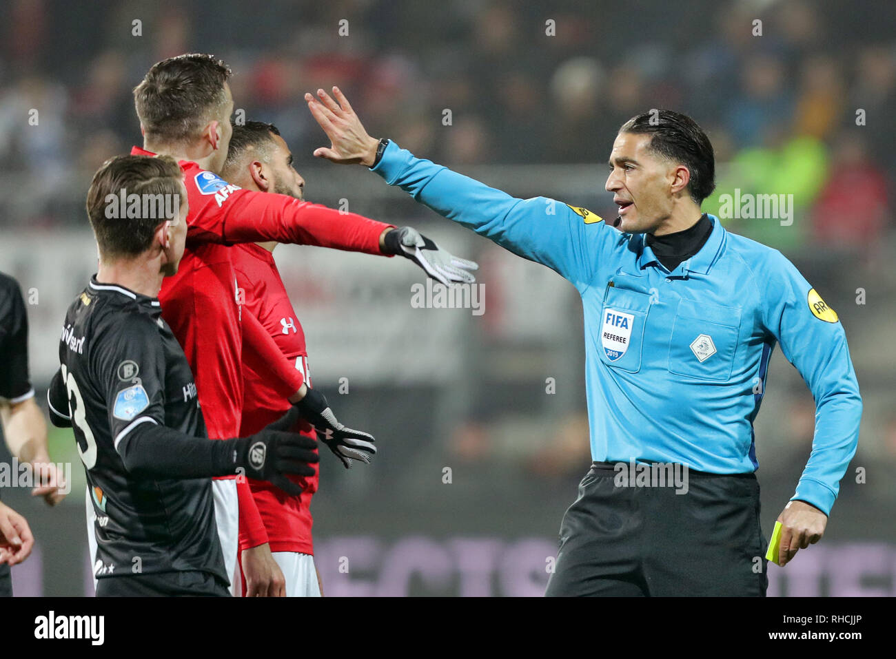 Players arguing with referee hi-res stock photography and images - Alamy