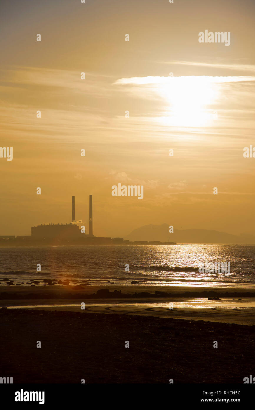 The old coal-fired Cockenzie Power Station, Port Seton, East Lothian ...