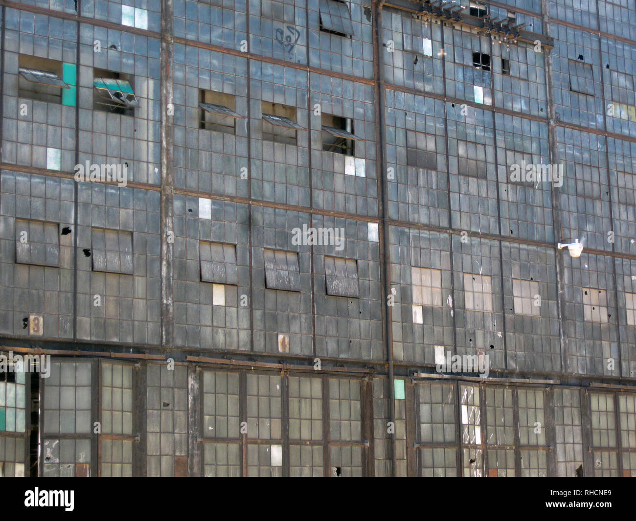 Abandoned warehouse hi-res stock photography and images - Alamy