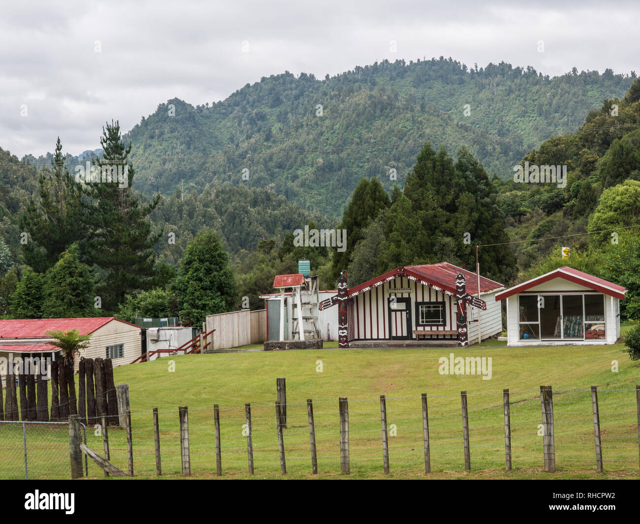 Ngai tuhoe hi-res stock photography and images - Alamy