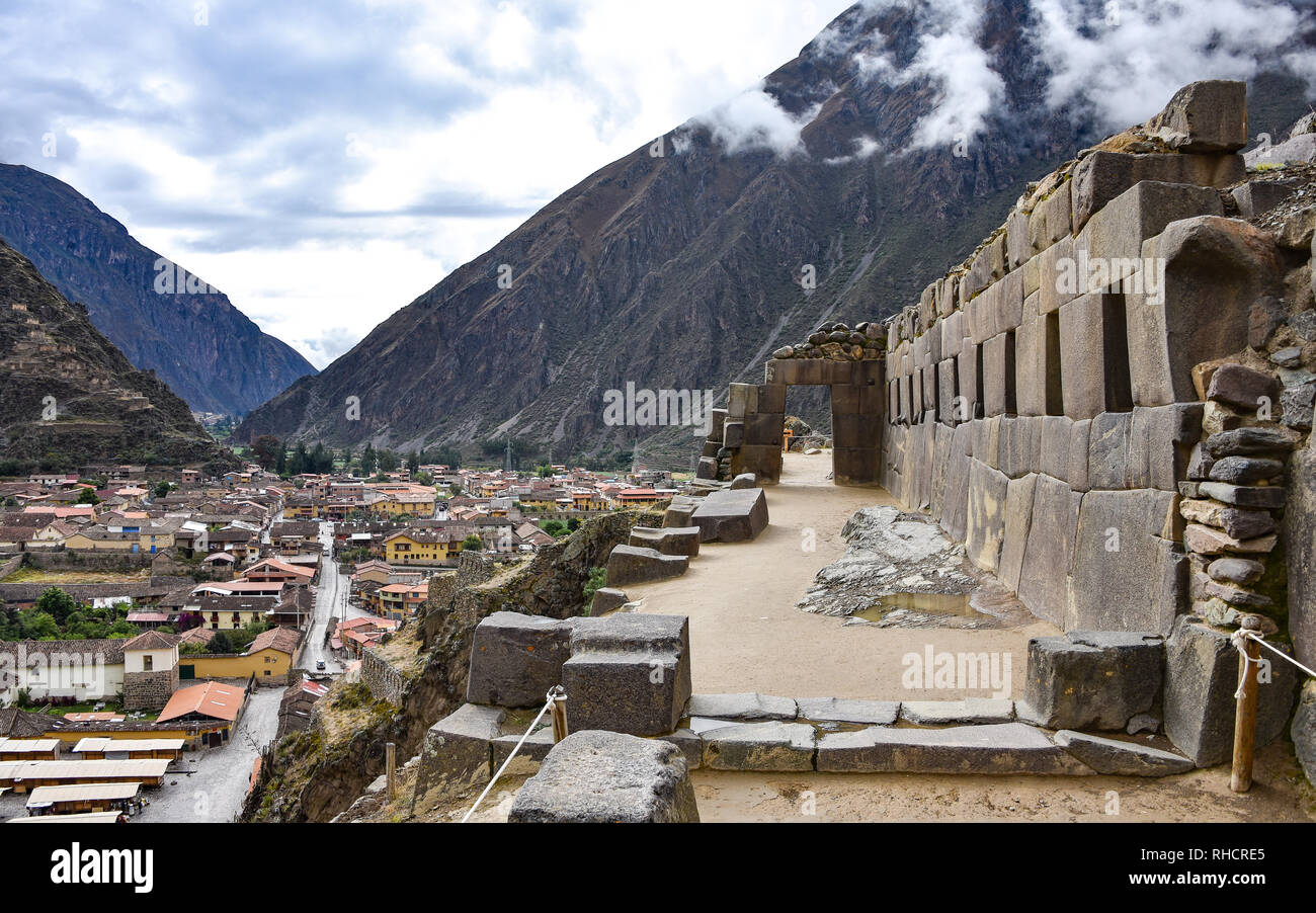 Trapezoid architecture hi-res stock photography and images - Alamy