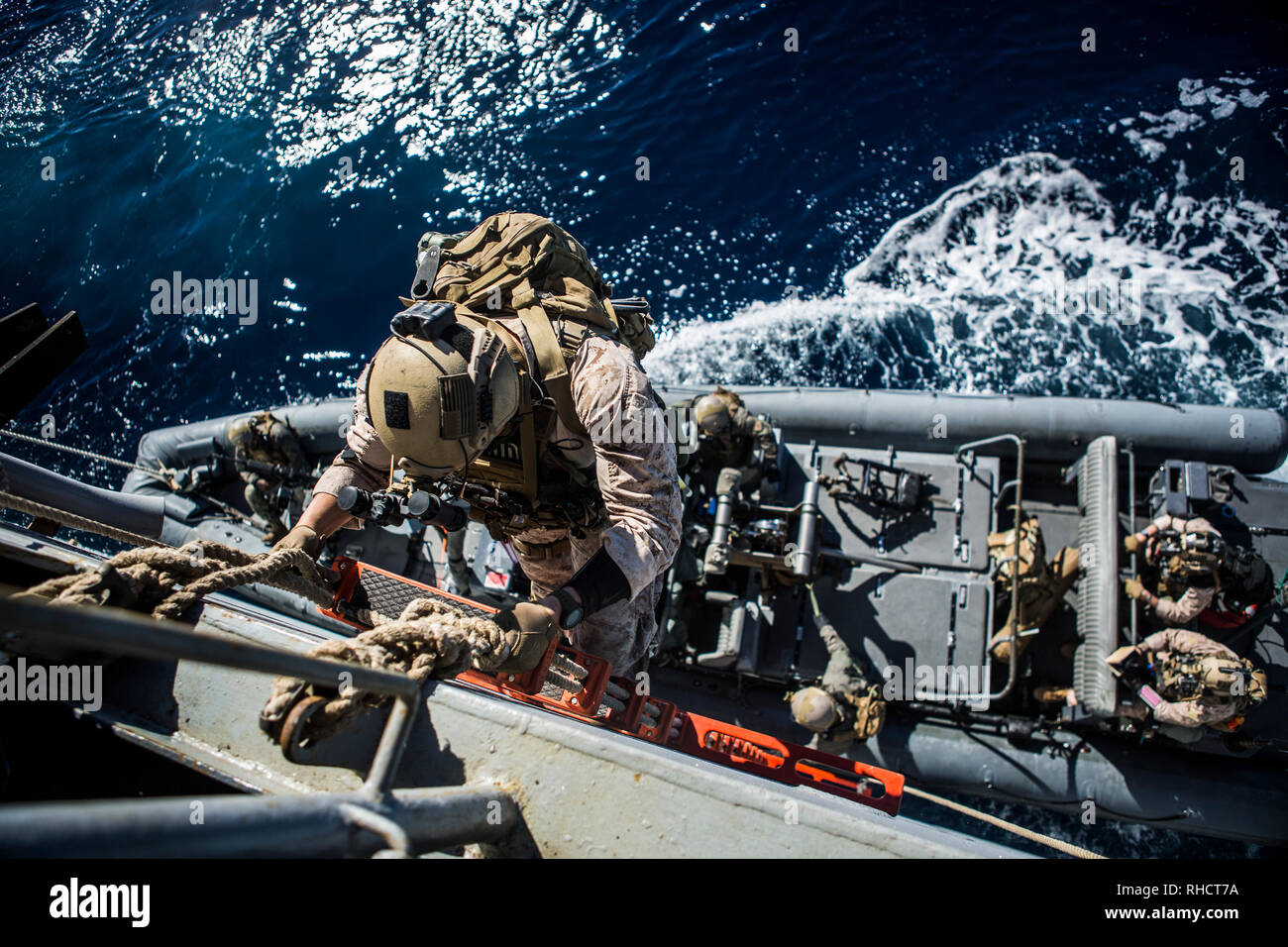 190123-M-QP663-0134 PACIFIC OCEAN (Jan. 23, 2019) A reconnaissance ...