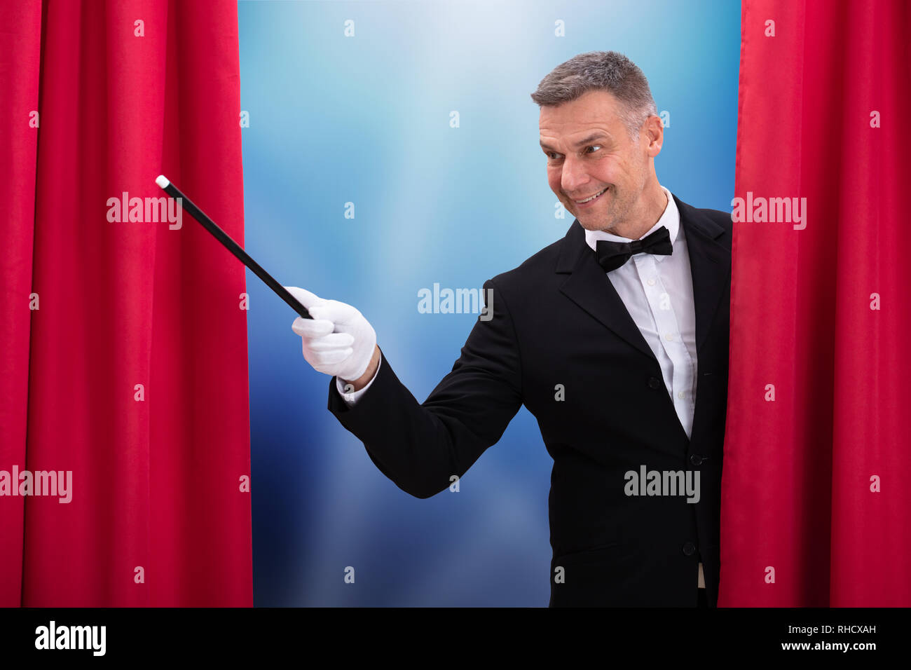 Magic show magician hi-res stock photography and images - Alamy