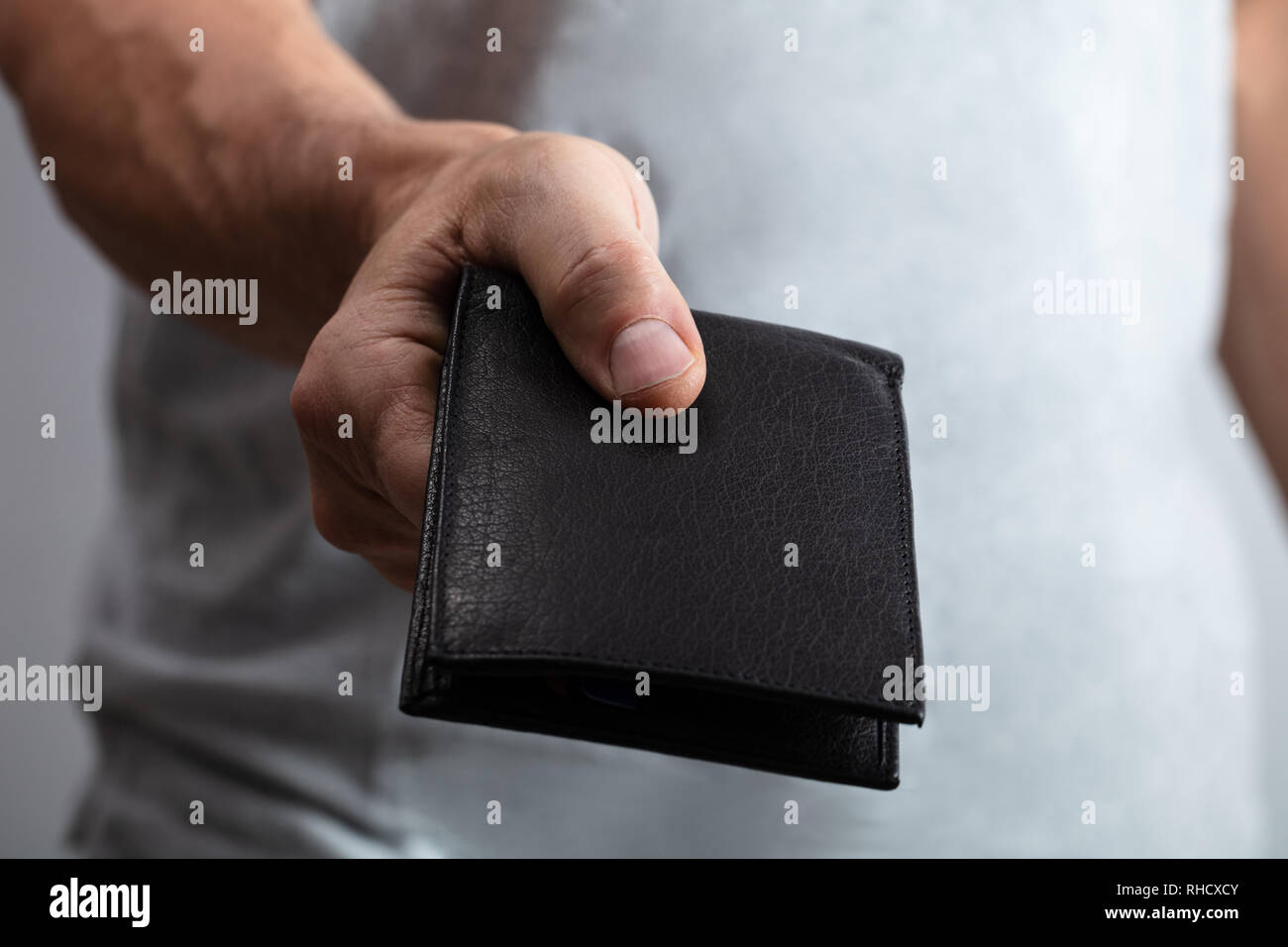 Giving wallet hi-res stock photography and images - Alamy