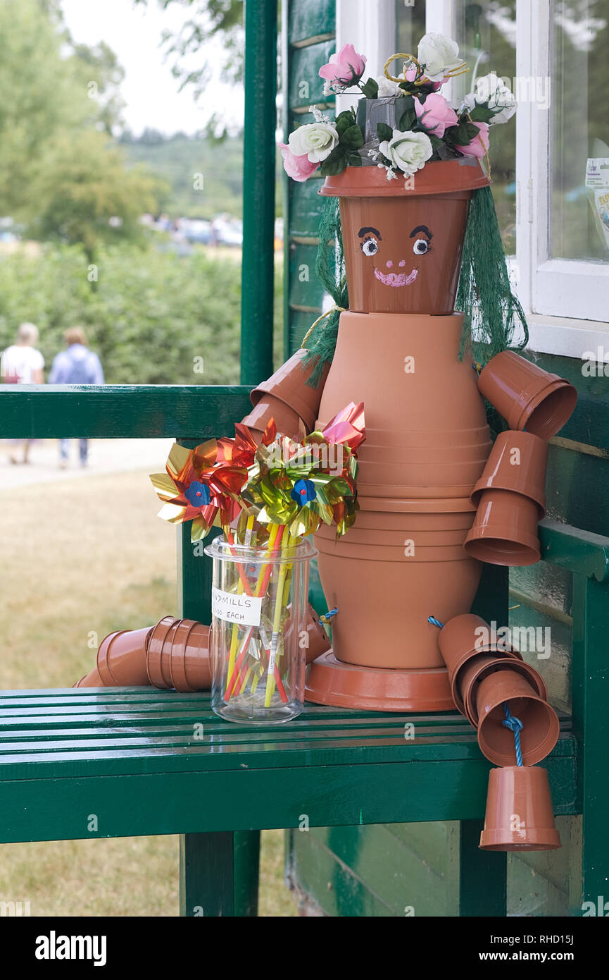 Lady made from flower pots hi-res stock photography and images - Alamy
