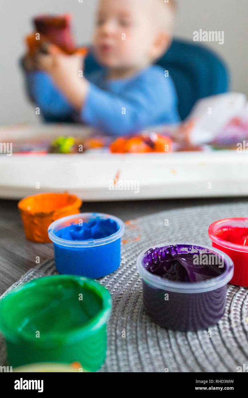 The kid paints Stock Photo - Alamy