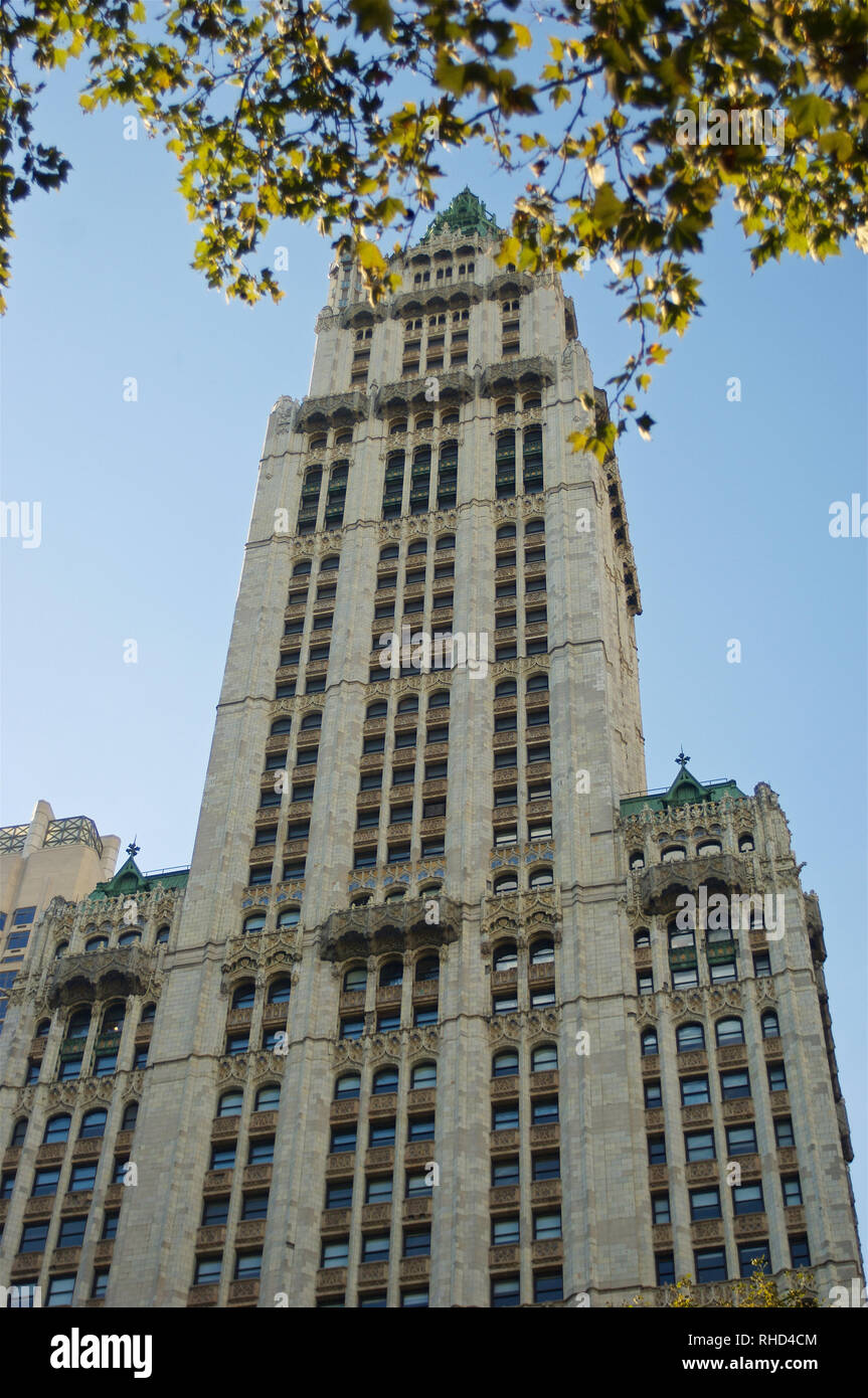 The facade of the now world-famous and iconic Woolworth Building in New ...