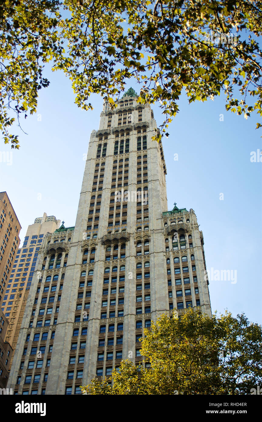 The facade of the now world-famous and iconic Woolworth Building in New ...