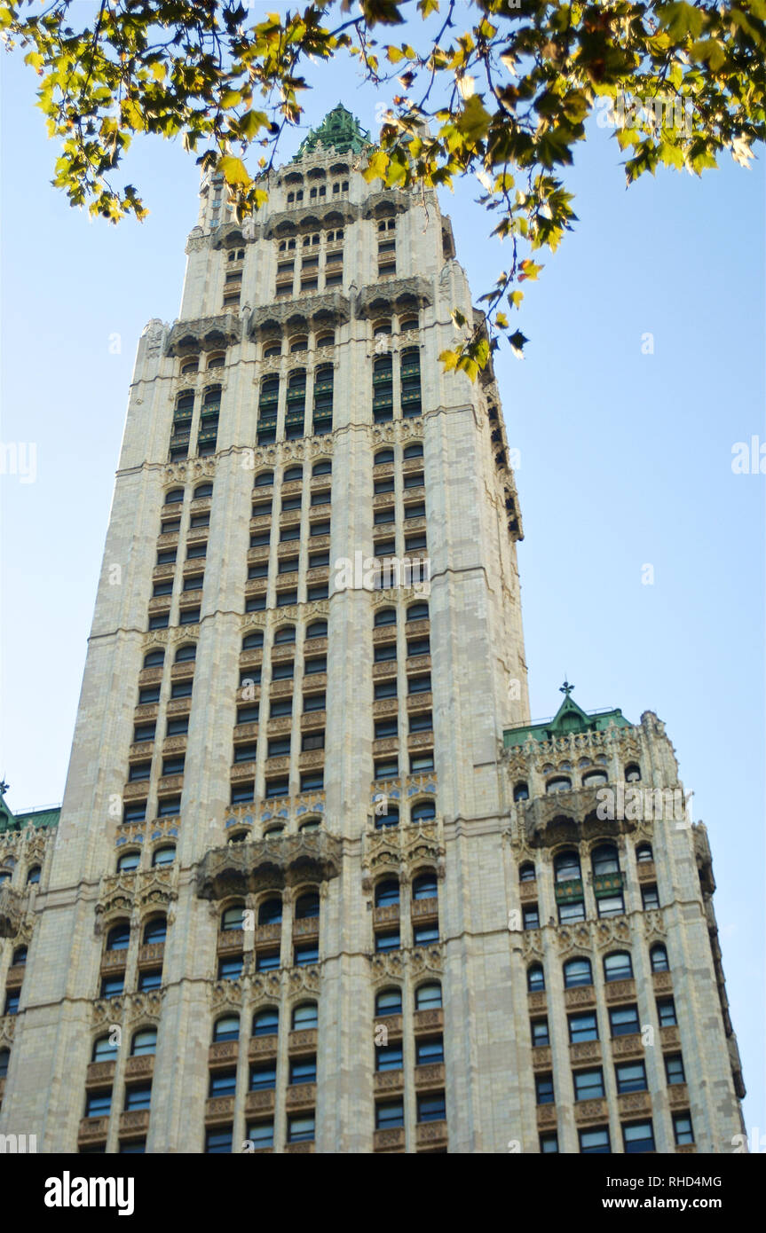 The facade of the now world-famous and iconic Woolworth Building in New ...