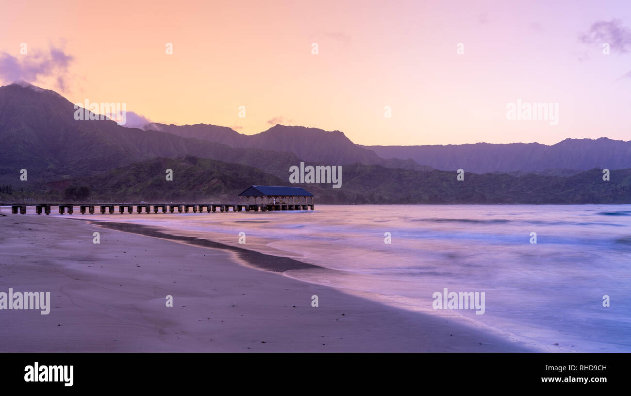 Dawn and sunrise at Hanalei Bay on Kauai Hawaii Stock Photo - Alamy