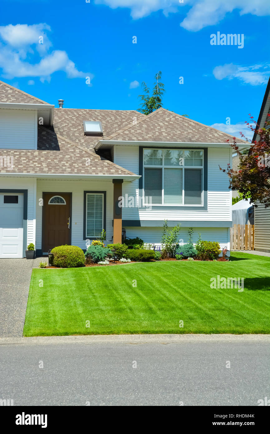 Nice property for sale hi-res stock photography and images - Alamy