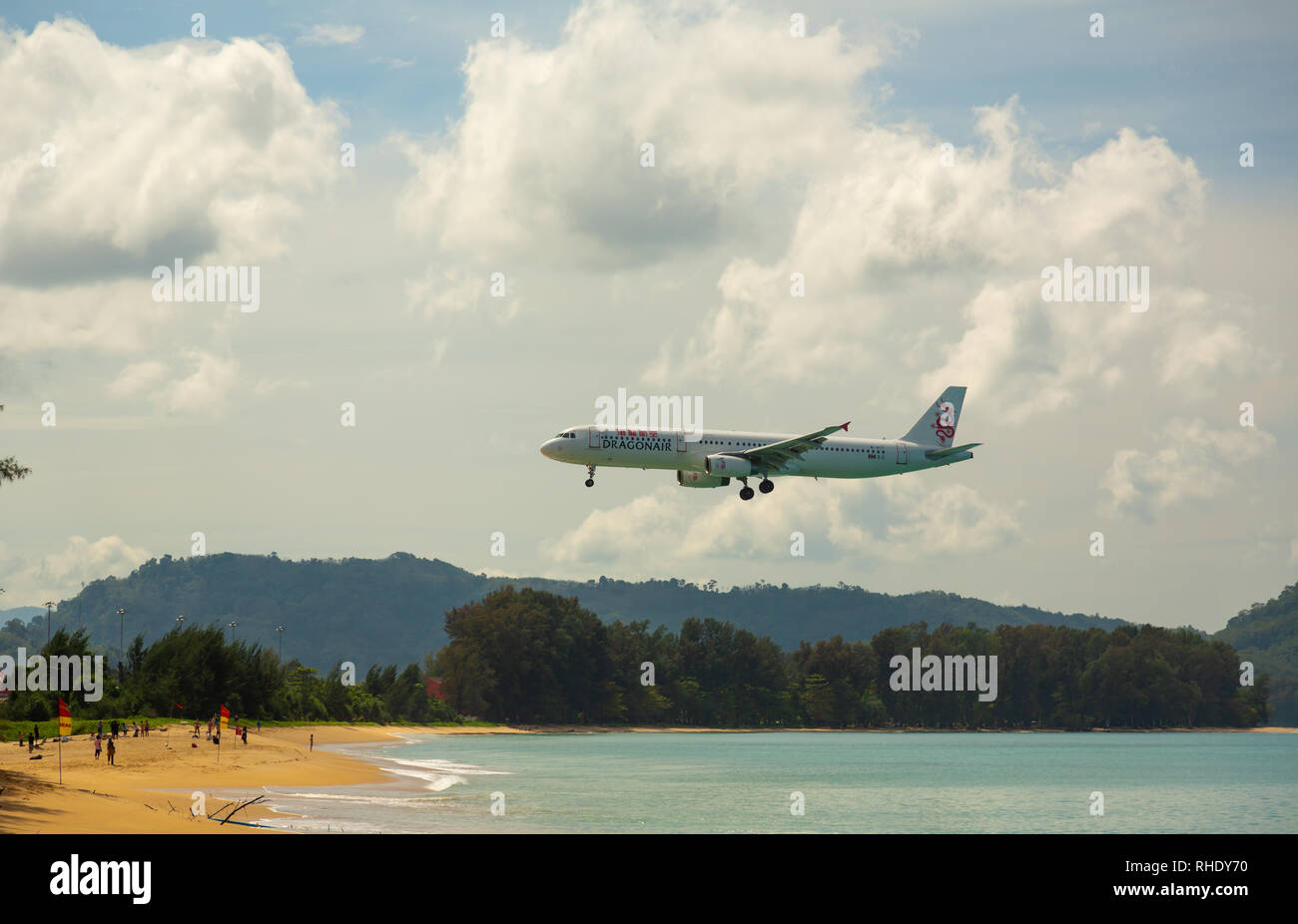 Airbus Cathay Dragon landing approach Stock Photo - Alamy