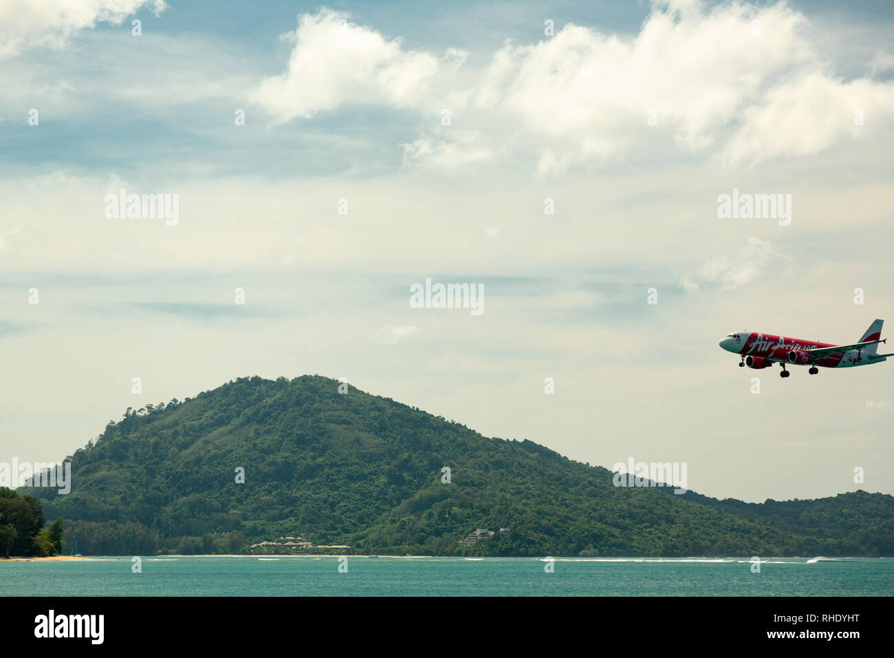 Airbus a320 flies in hi-res stock photography and images - Alamy