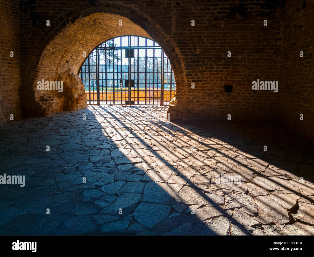 Medieval dungeon castle cell hi-res stock photography and images - Alamy