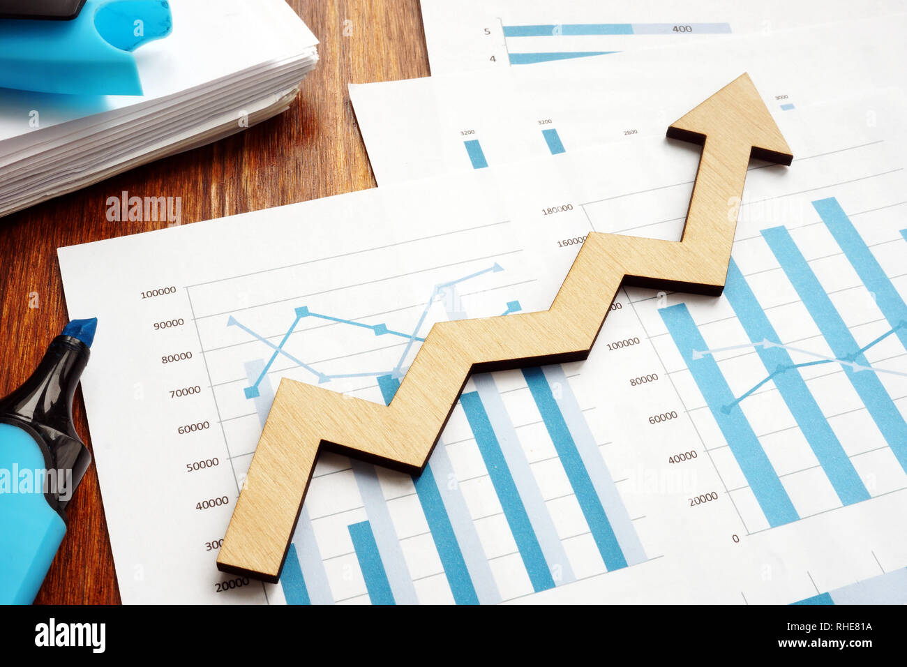 Financial planning chart hi-res stock photography and images - Alamy