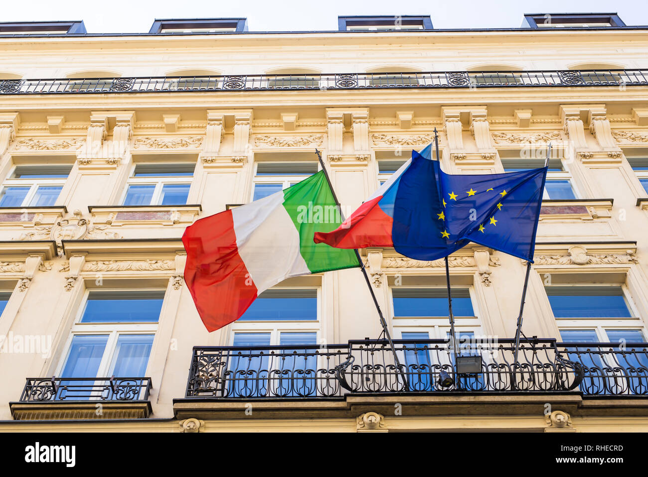 Italian consulate building hi-res stock photography and images - Alamy