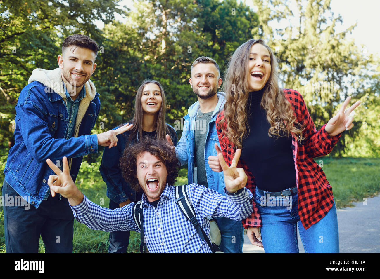 Group friends outdoors adult hi-res stock photography and images - Alamy