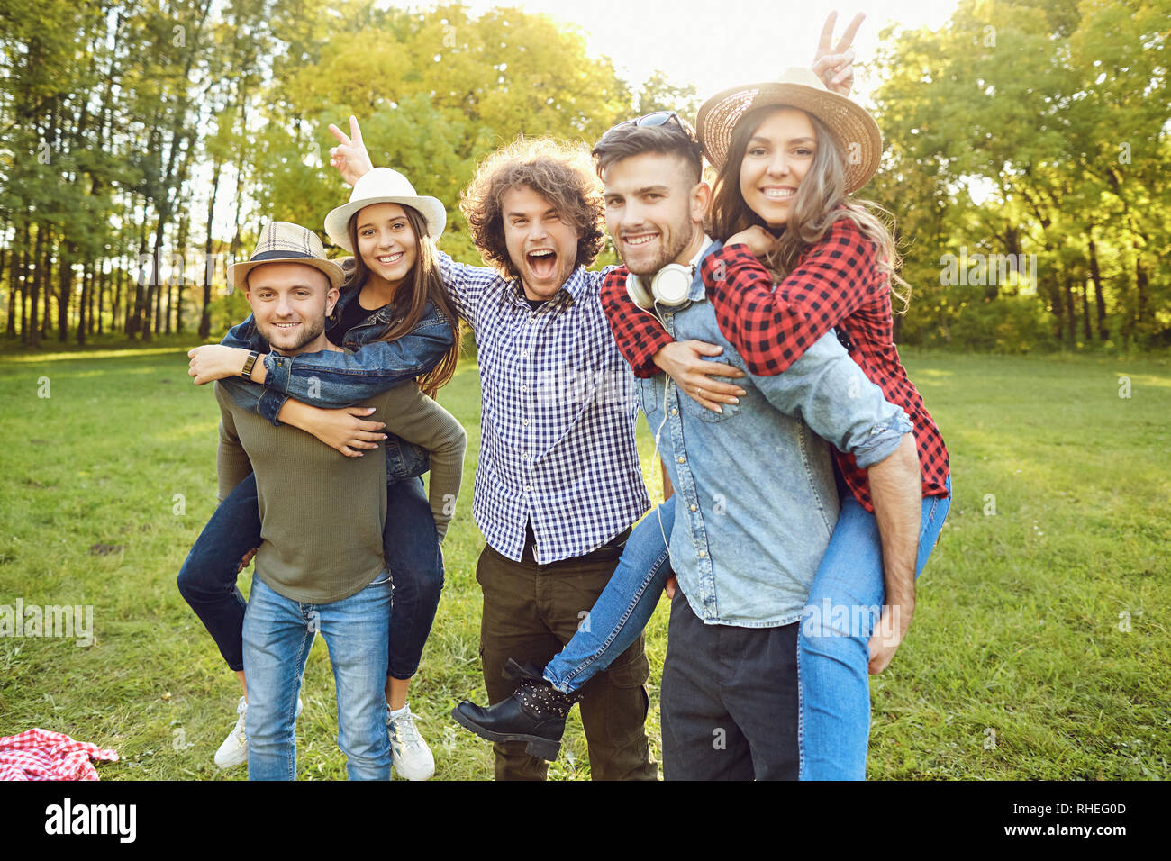 Smiling group of friends outside hi-res stock photography and images ...