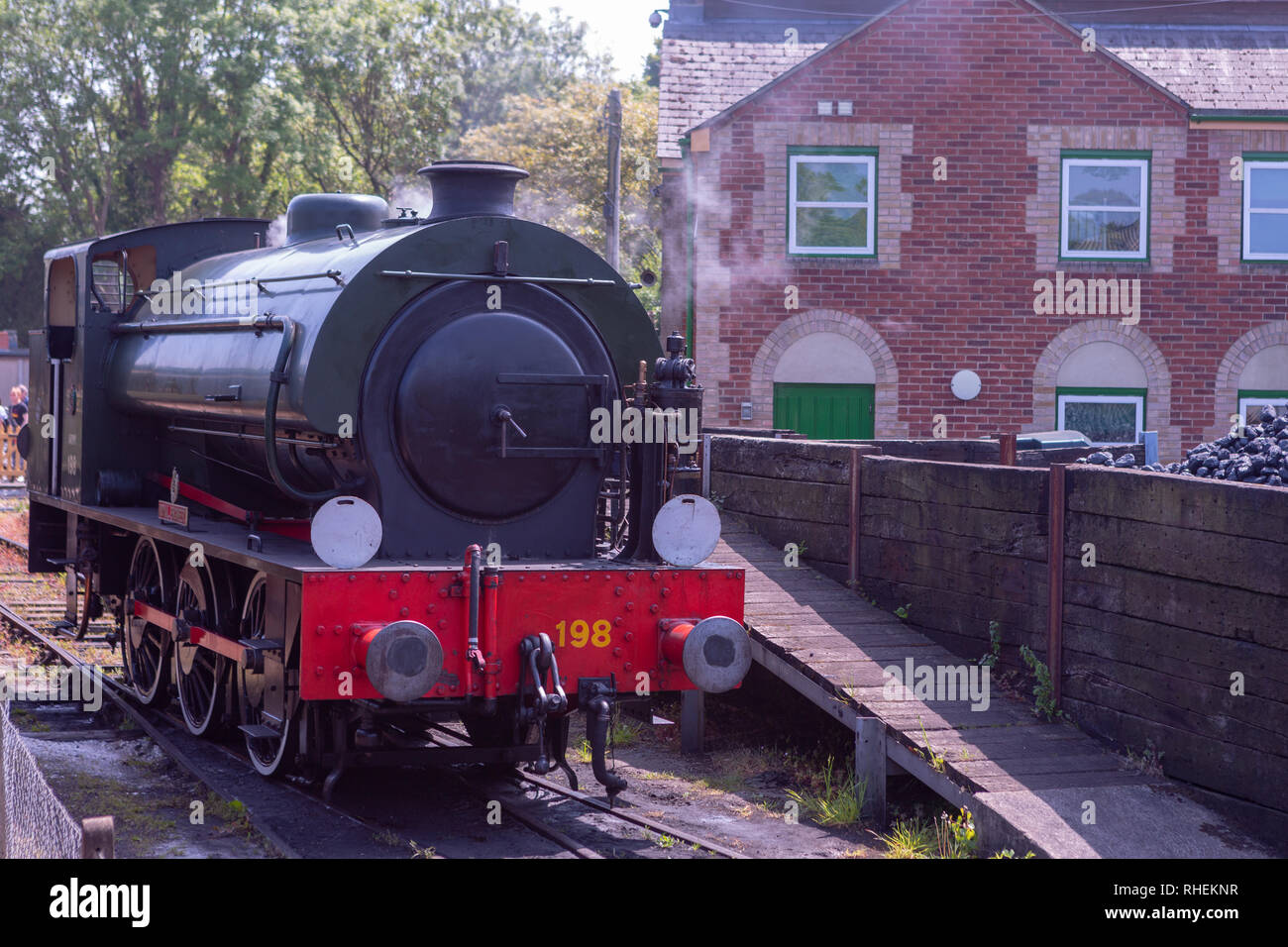 Hunslet 'Austerity' 0-6-0ST WD198 "Royal Engineer" at Isle of Wight ...