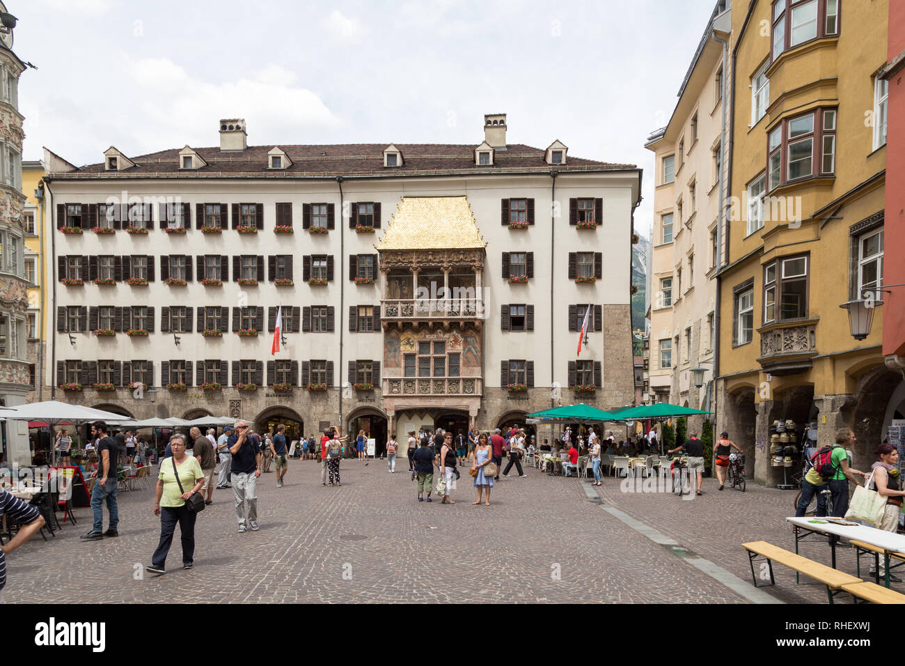 Tourism roof architecture people hi-res stock photography and images ...
