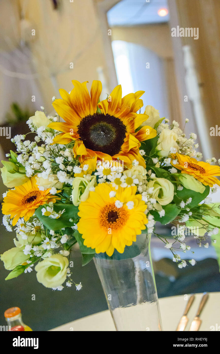 Bunch of flowers with gerbera daisy and sunflowers Stock Photo - Alamy