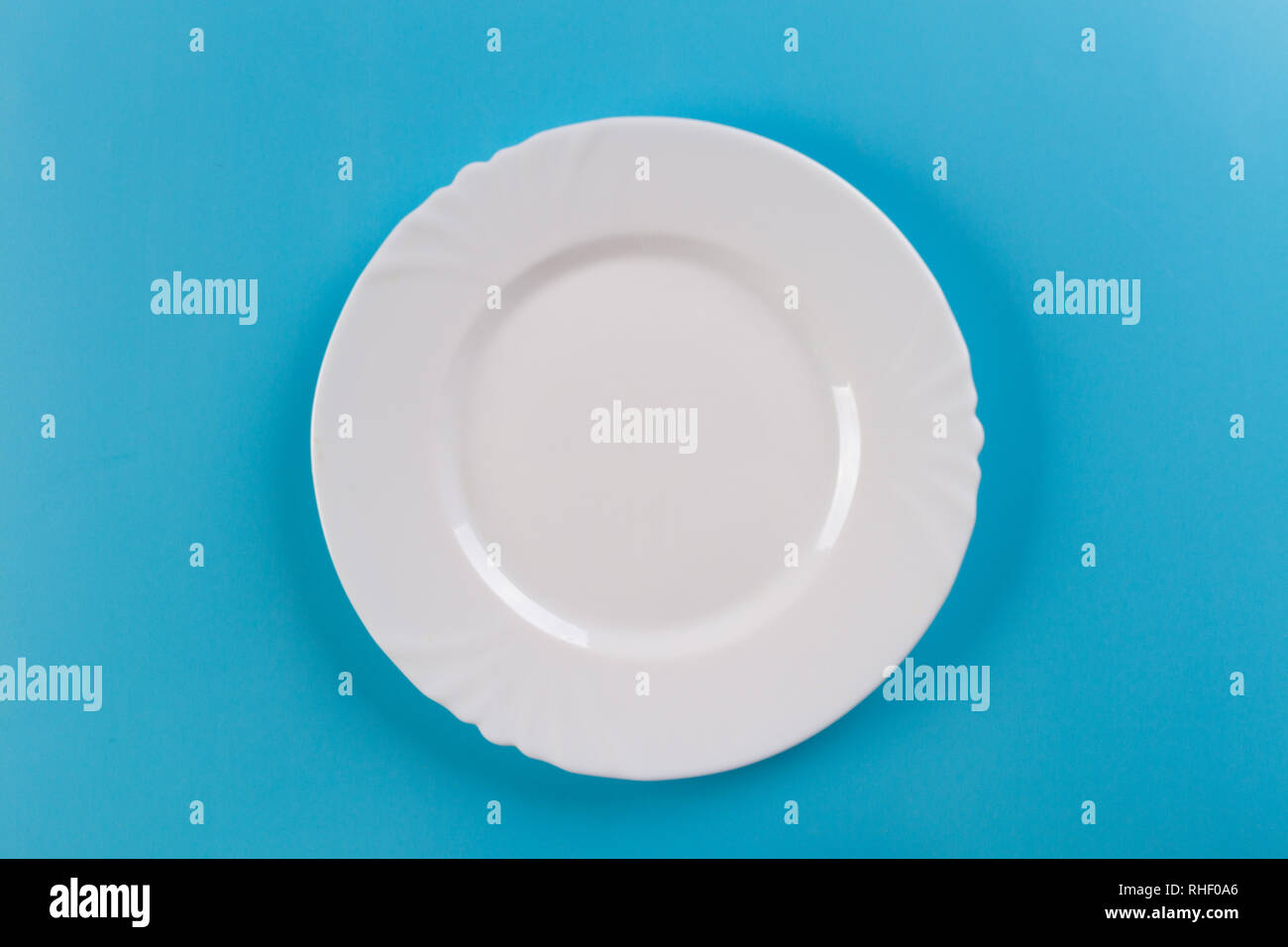 White empty plate top view on table. copy space Stock Photo - Alamy