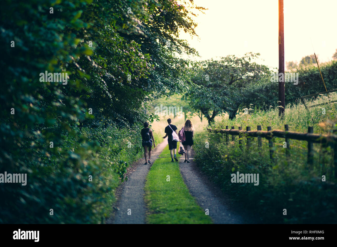 Country boy and country girl hi-res stock photography and images - Alamy