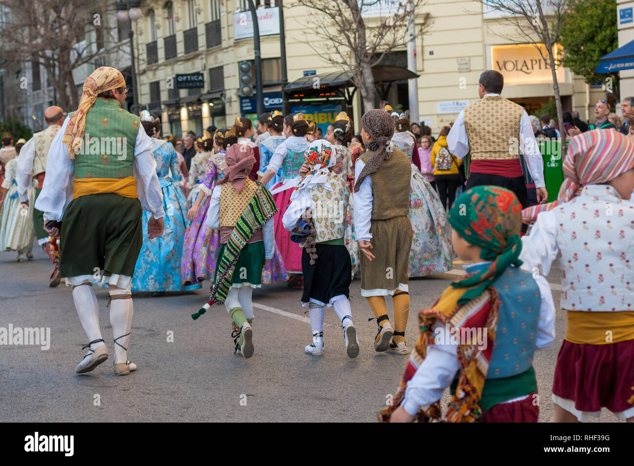 Boys in medieval costume hi-res stock photography and images - Alamy
