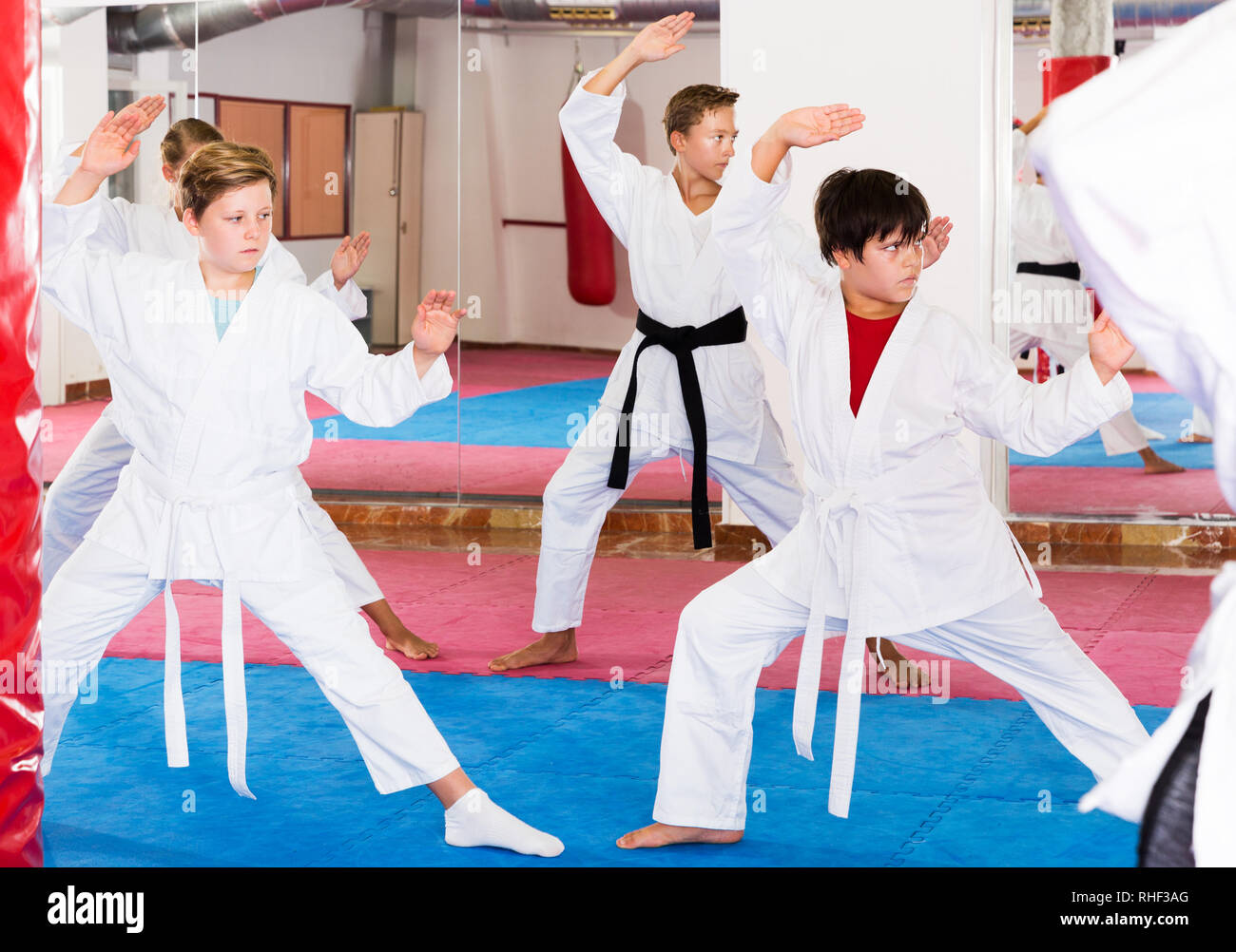 Kids karate tournament hi-res stock photography and images - Alamy