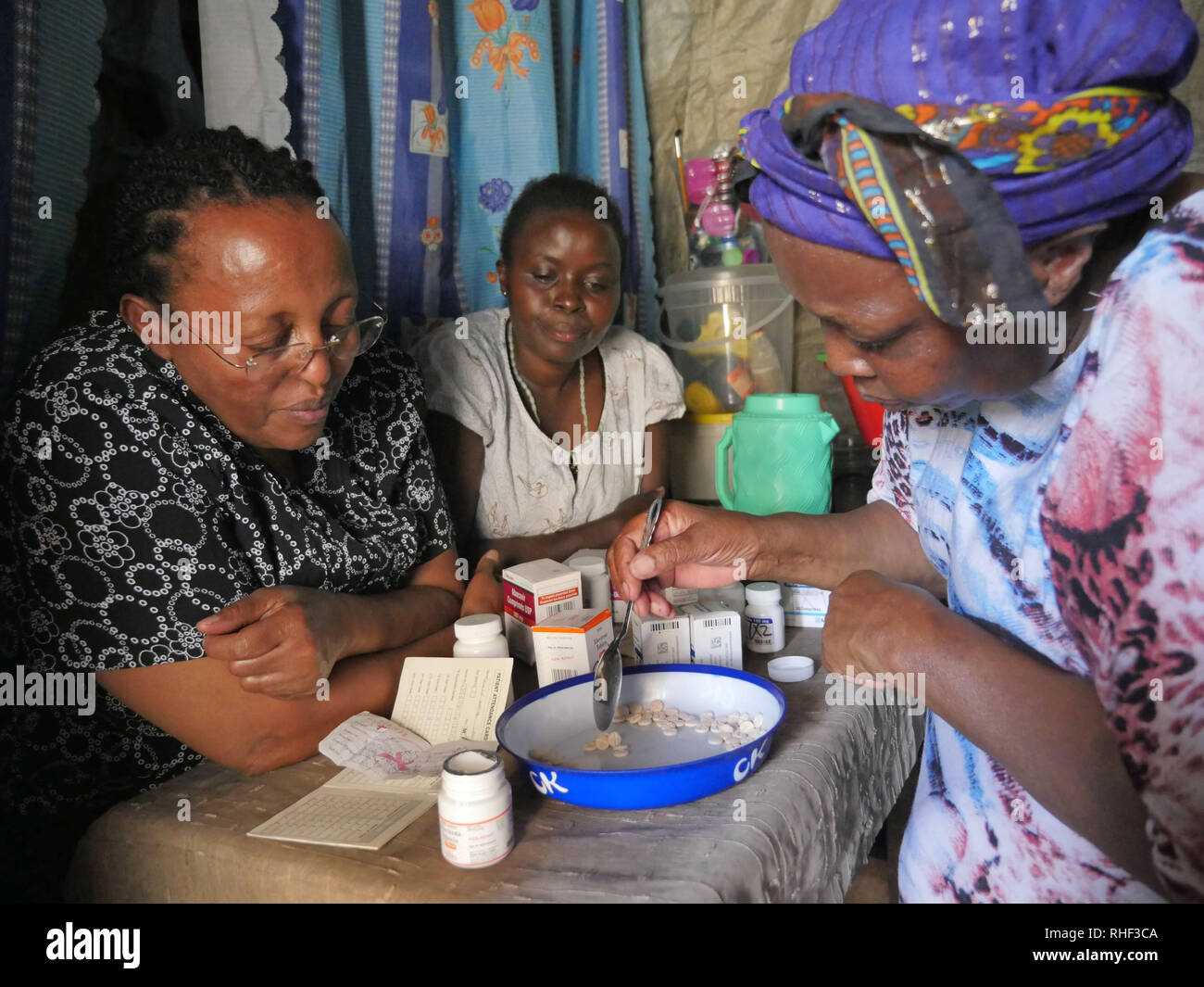 KENYA - photo by Sean Sprague Visiting "Annabel" who is HIV+, Mathare ...