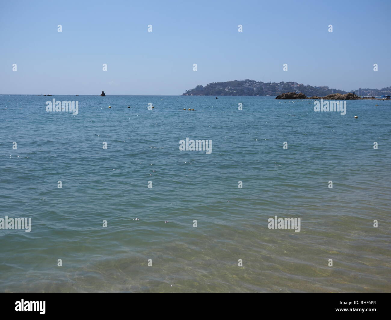 Scenery of calm bay of ACAPULCO city in Mexico and Pacific Ocean ...