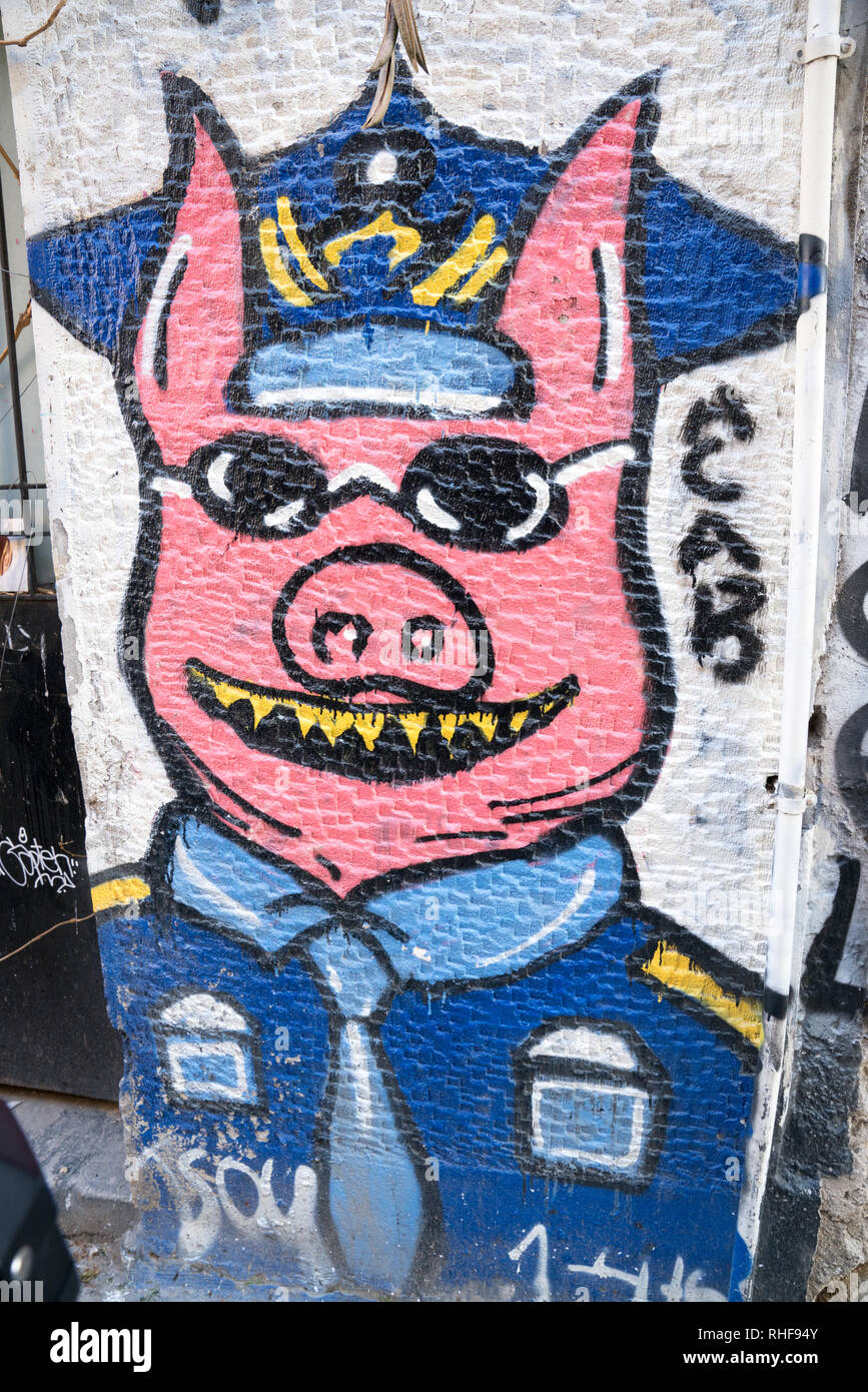 Street art of a pig dressed as the police Stock Photo - Alamy