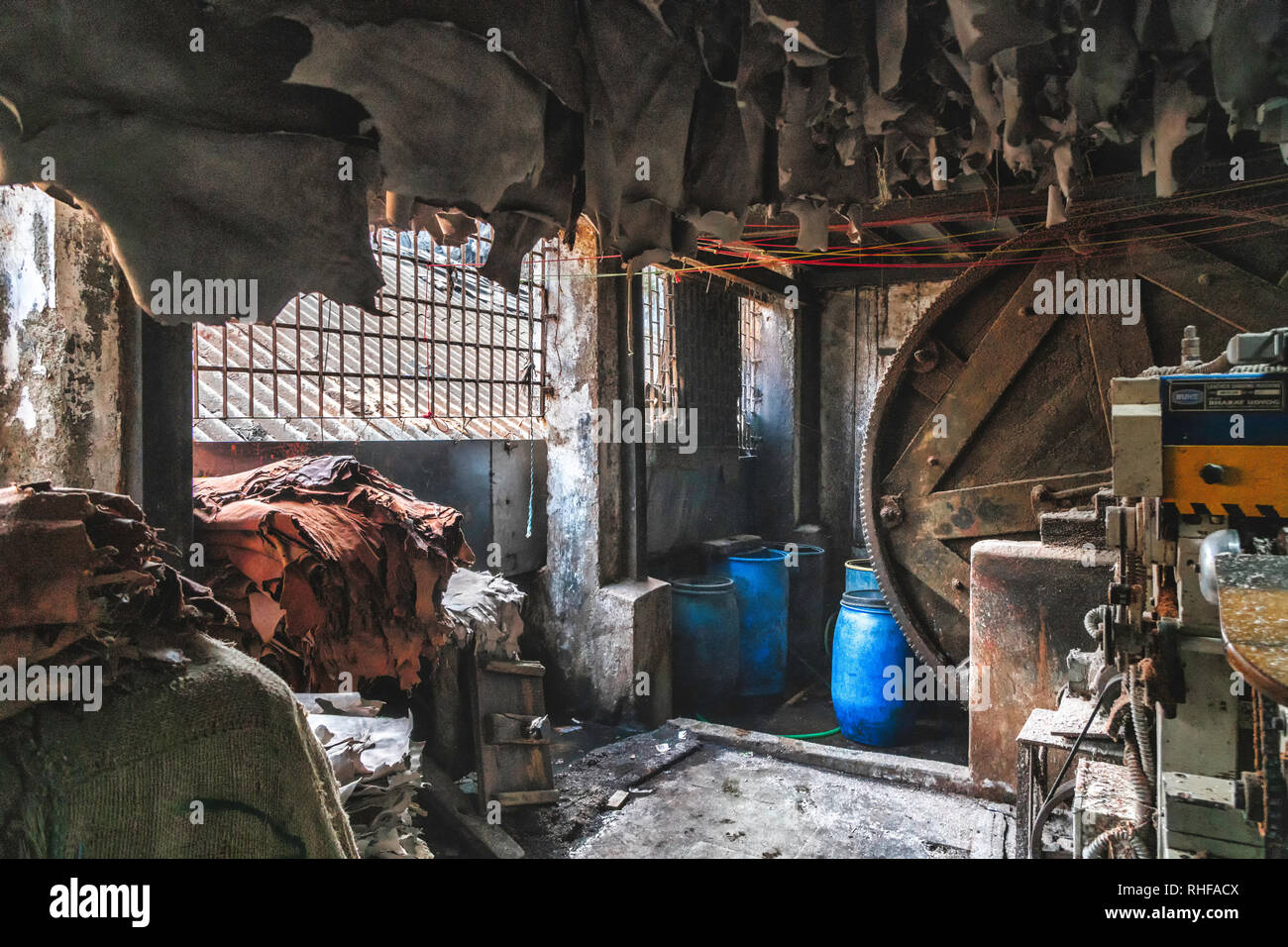 leather factory in the dharavi slum in bombay india Stock Photo - Alamy