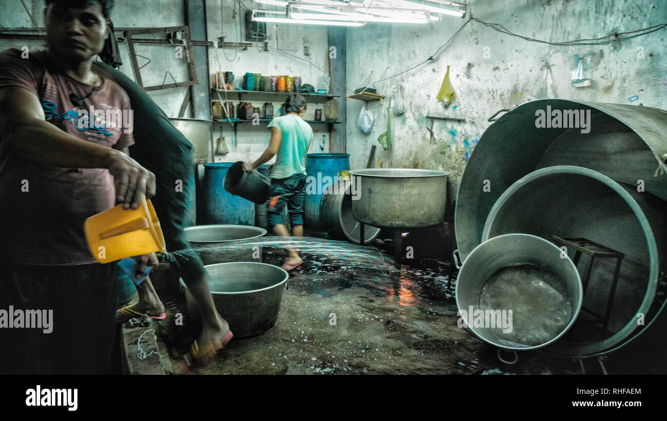 India mumbai slum dharavi largest hi-res stock photography and images ...