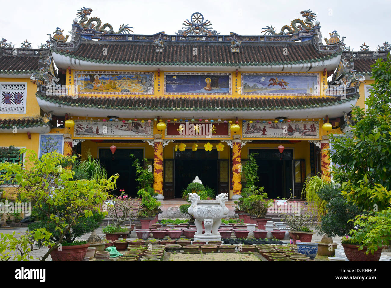Temples and eaves structure hi-res stock photography and images - Alamy