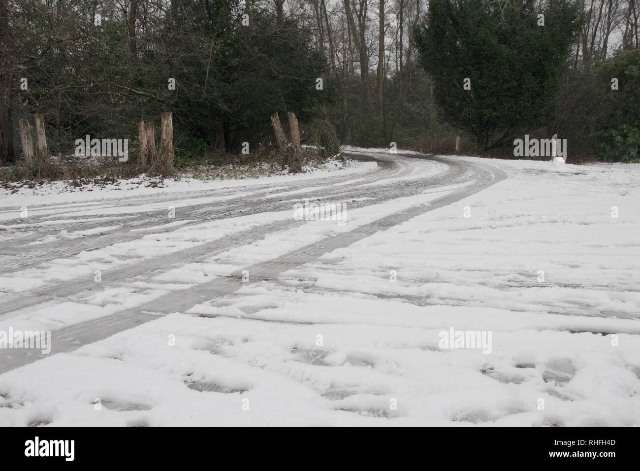 Car going round bend hi-res stock photography and images - Alamy