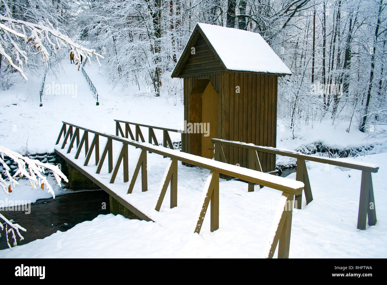 Wooden snow bridges hi-res stock photography and images - Alamy