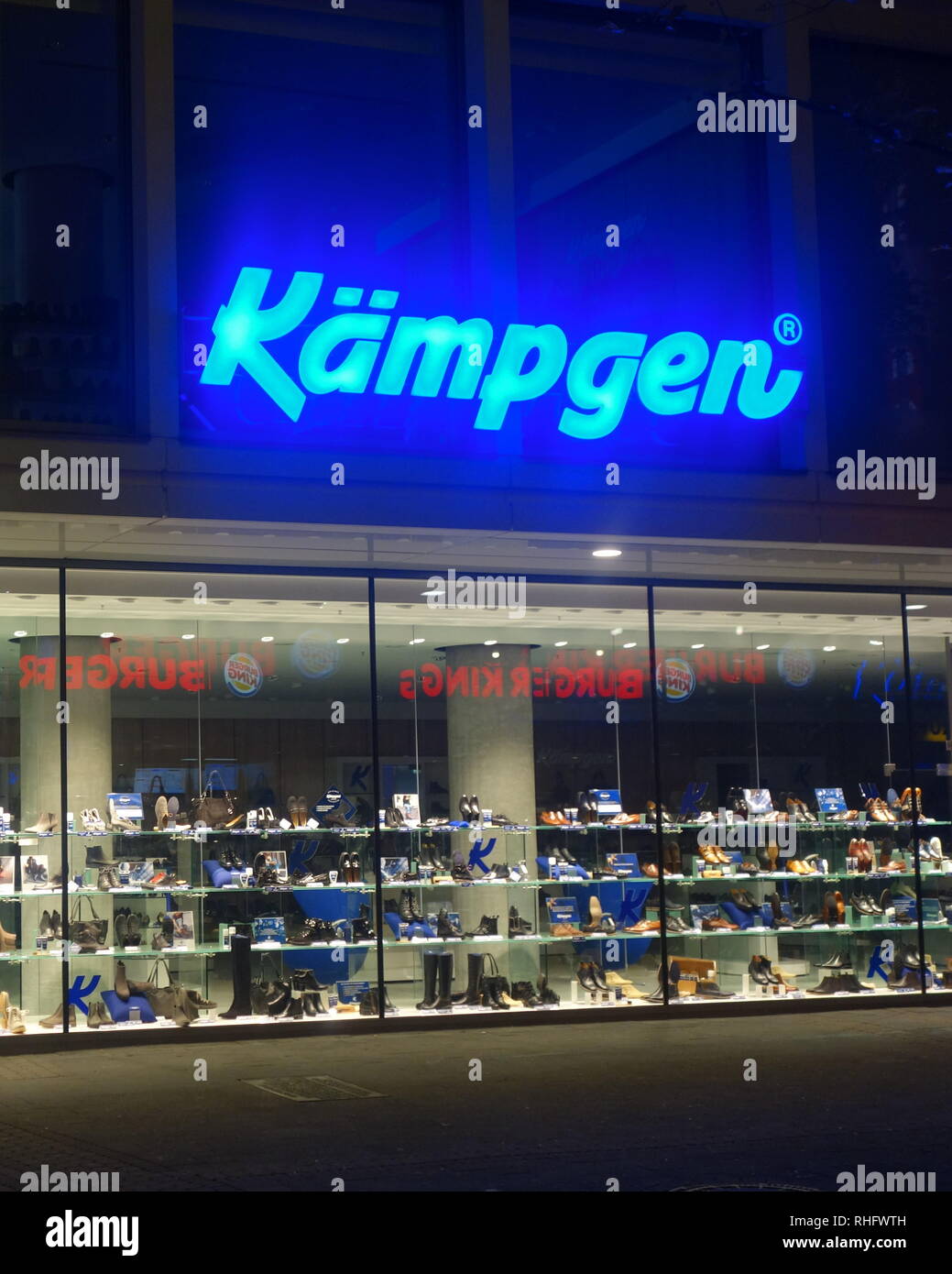 The Kämpgen shoe shop on Schildergasse in Cologne, at night ...