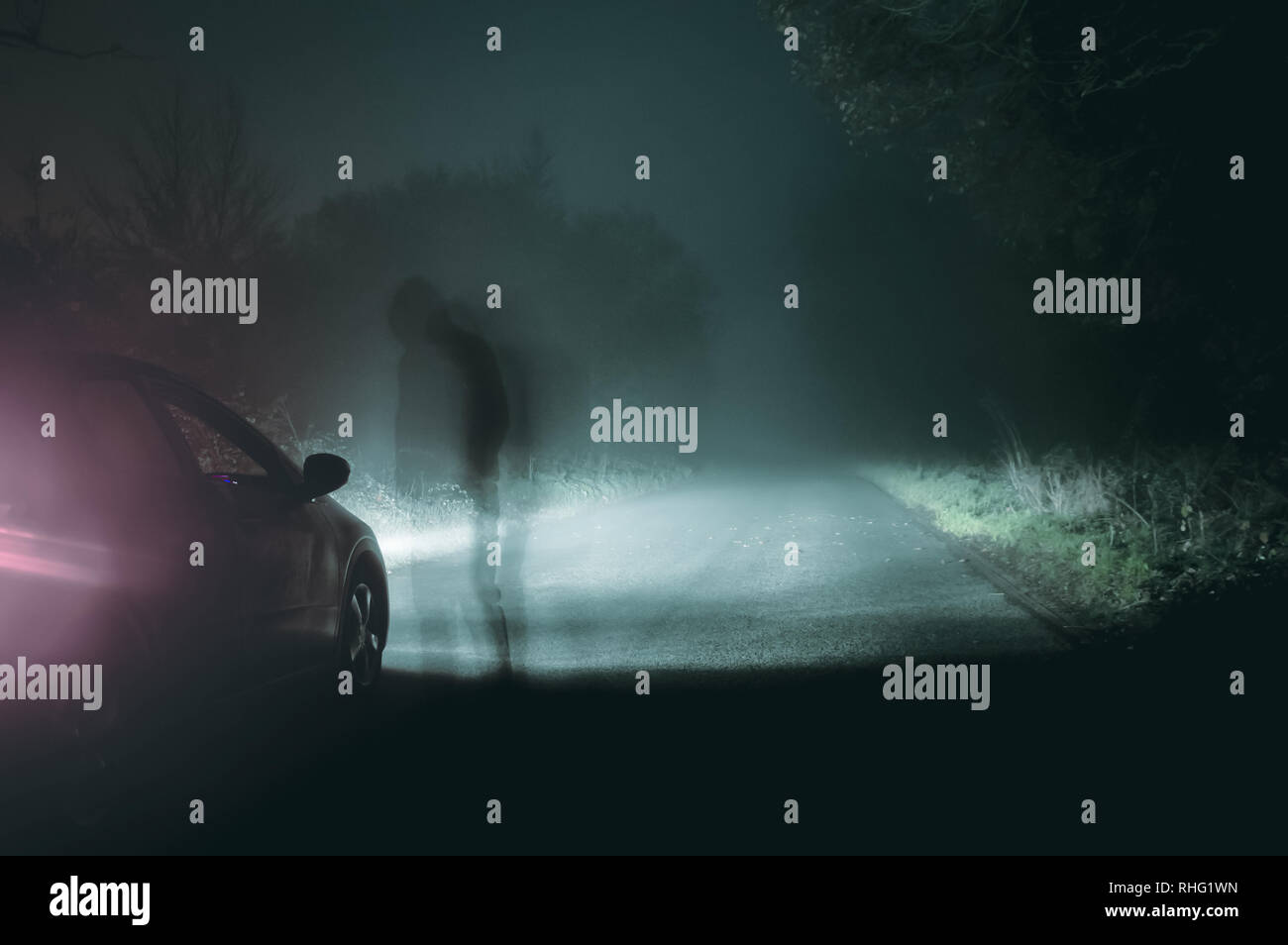 Car night lane countryside hi-res stock photography and images - Alamy