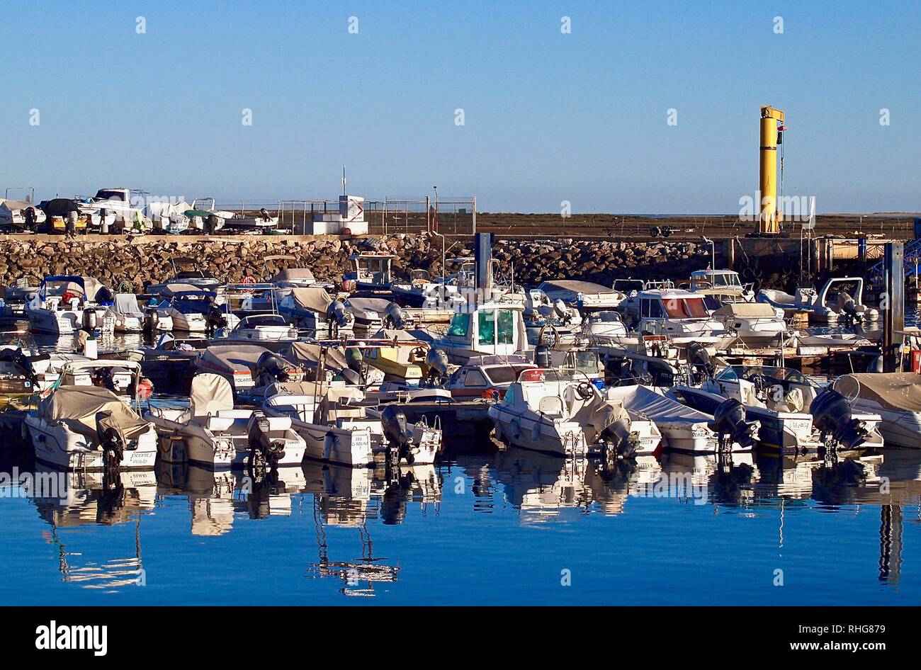 Lots of ships hi-res stock photography and images - Alamy