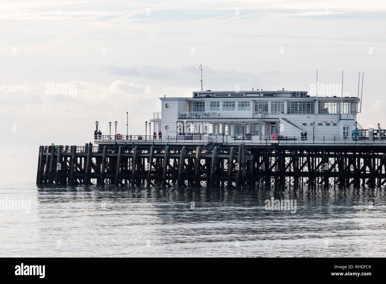 Beach and pier pavilion worthing hi-res stock photography and images ...