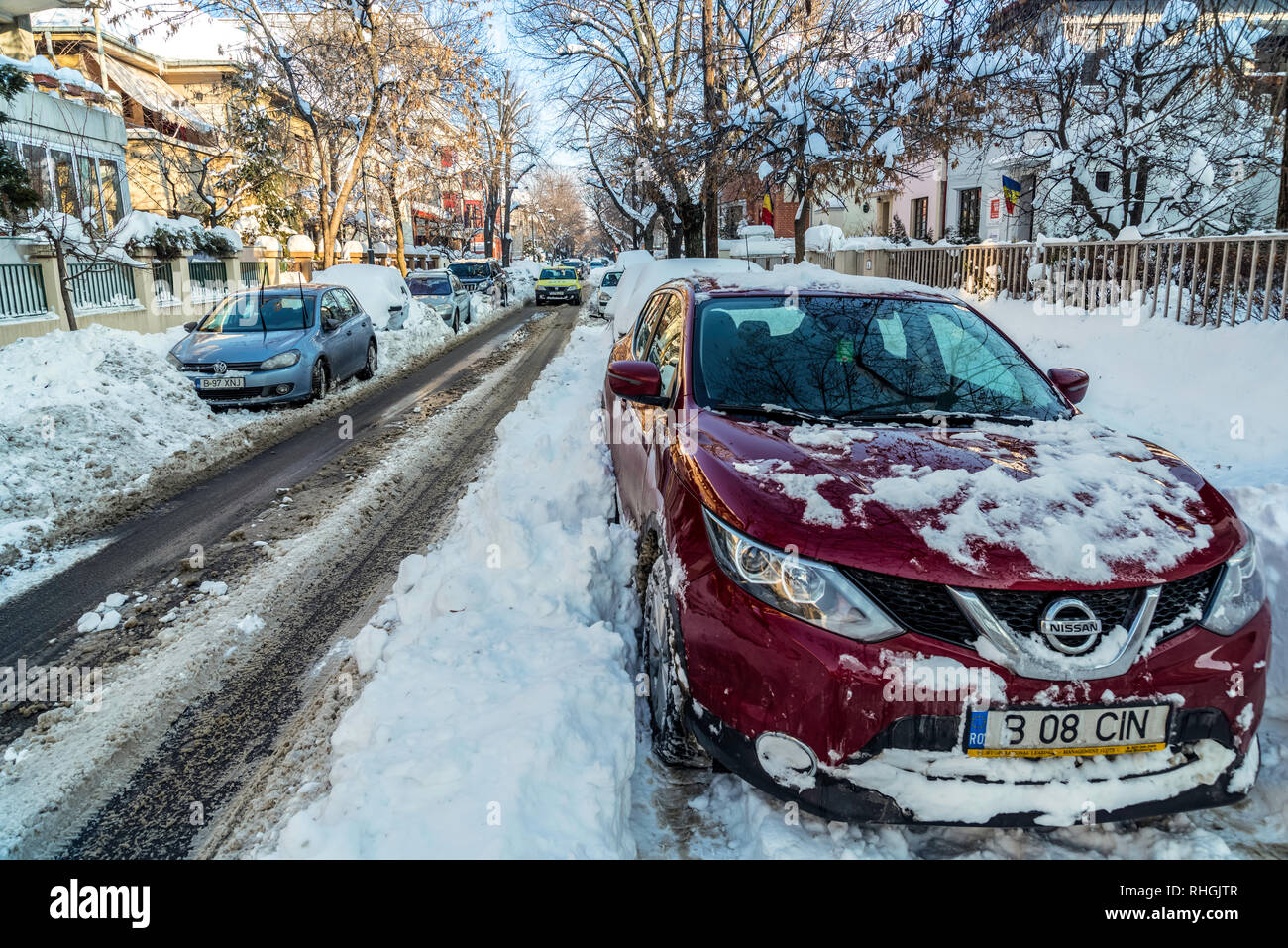BUCHAREST, ROMANIA - JANUARY 12, 2017: Beautiful Sunny Day In Bucharest ...