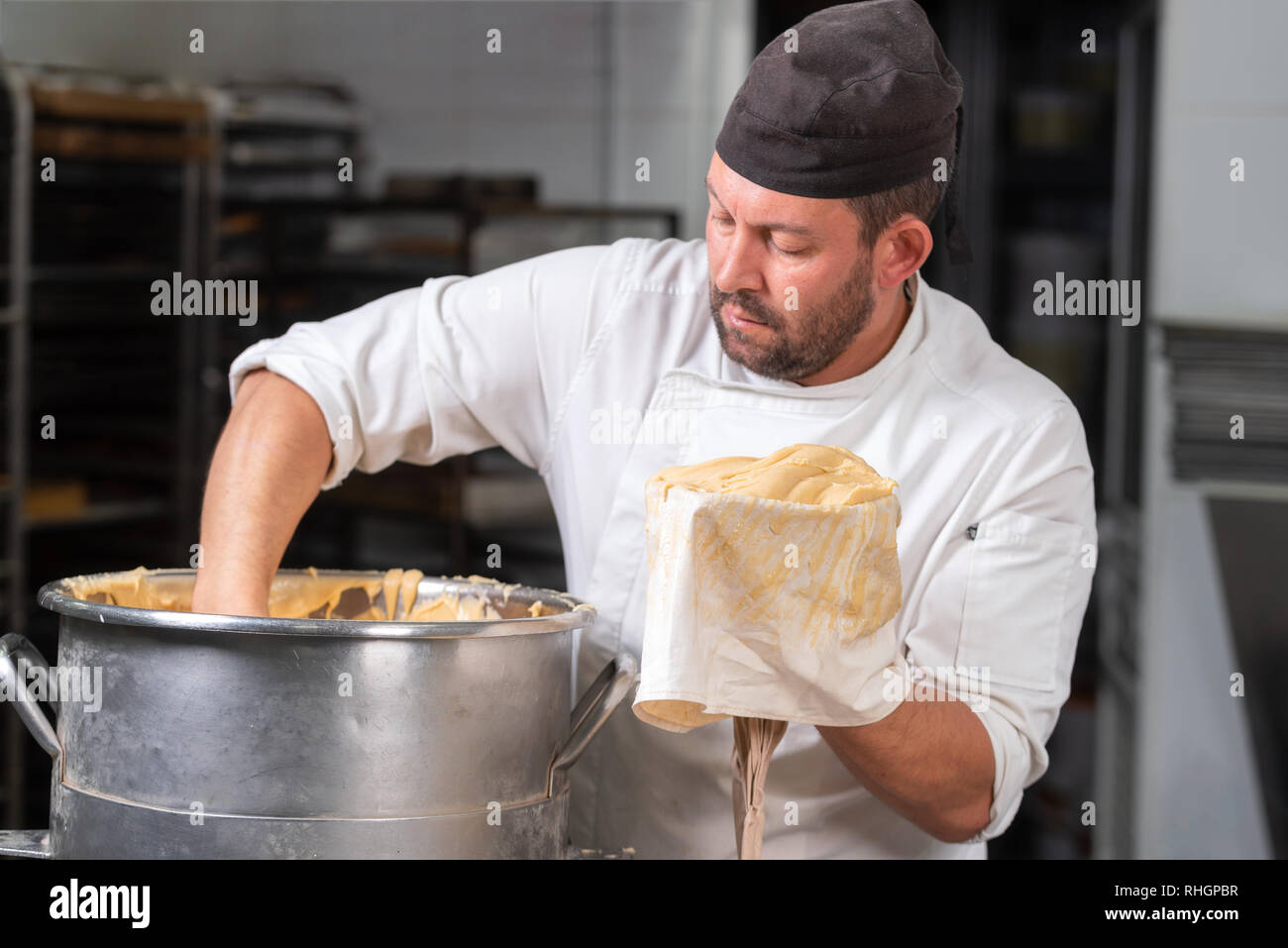 Cheff cooking hi-res stock photography and images - Alamy