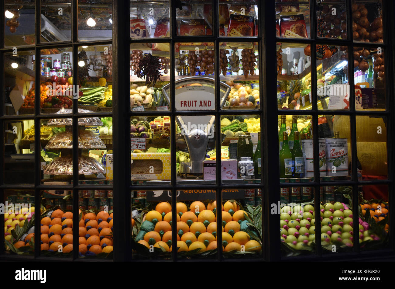Window of Broadway Deli, Broadway, Worcs, Cotswolds, England Stock ...
