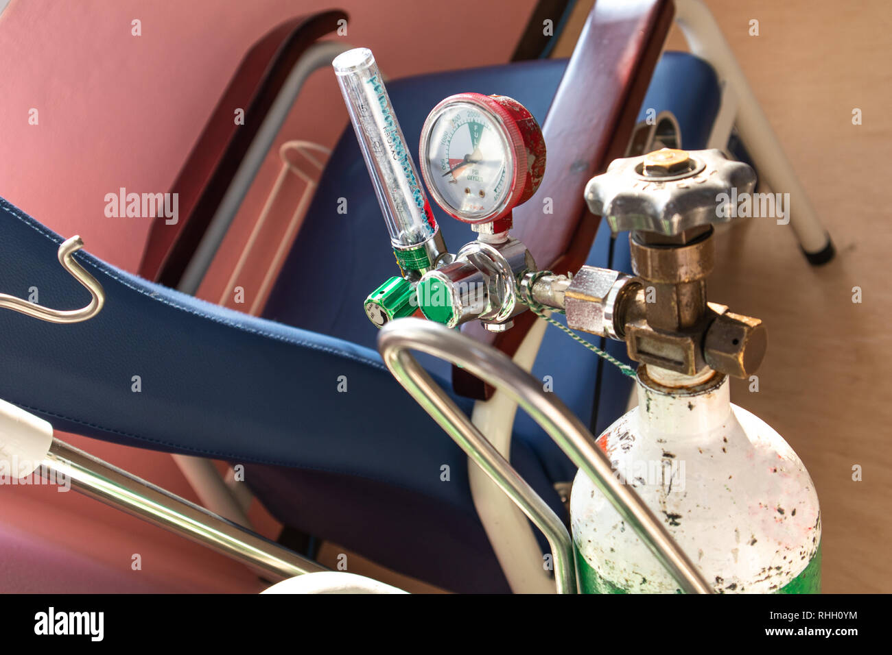 Oxygen concentrator hi-res stock photography and images - Alamy