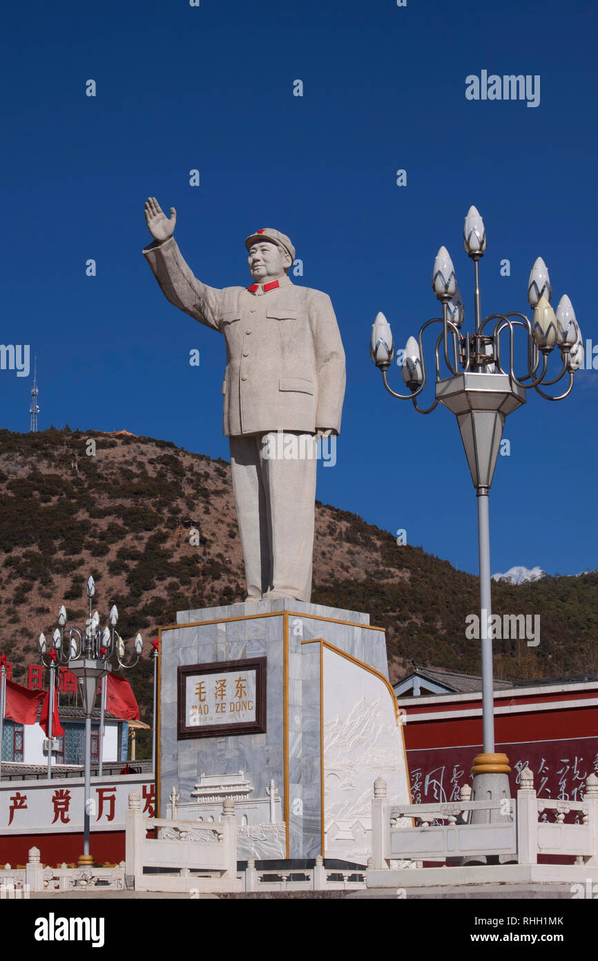 Statue of Mao Tse-tung, Mao Zedong, Chairman of the Communist Party of ...