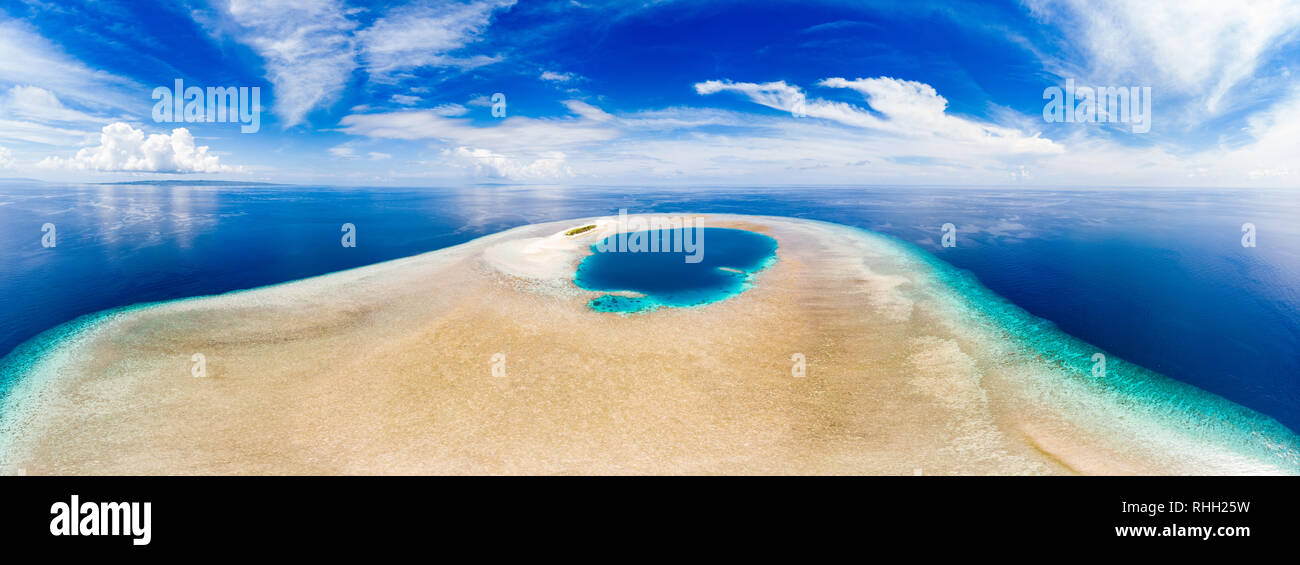Aerial idyllic atoll, scenic travel destination Maldives Polinesia ...